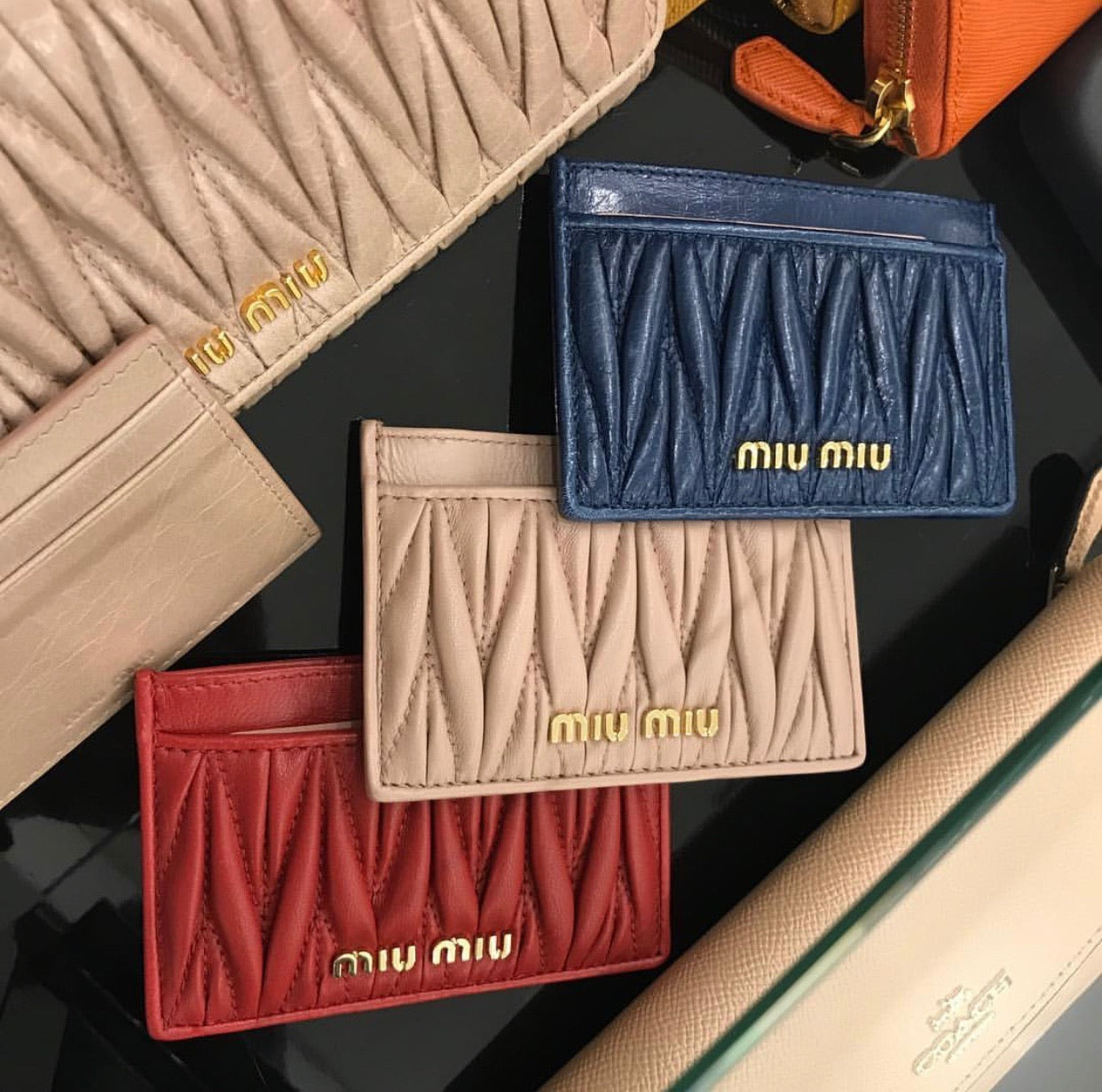 Wallets & Small Accessories – CHIC Kuwait Luxury Outlet